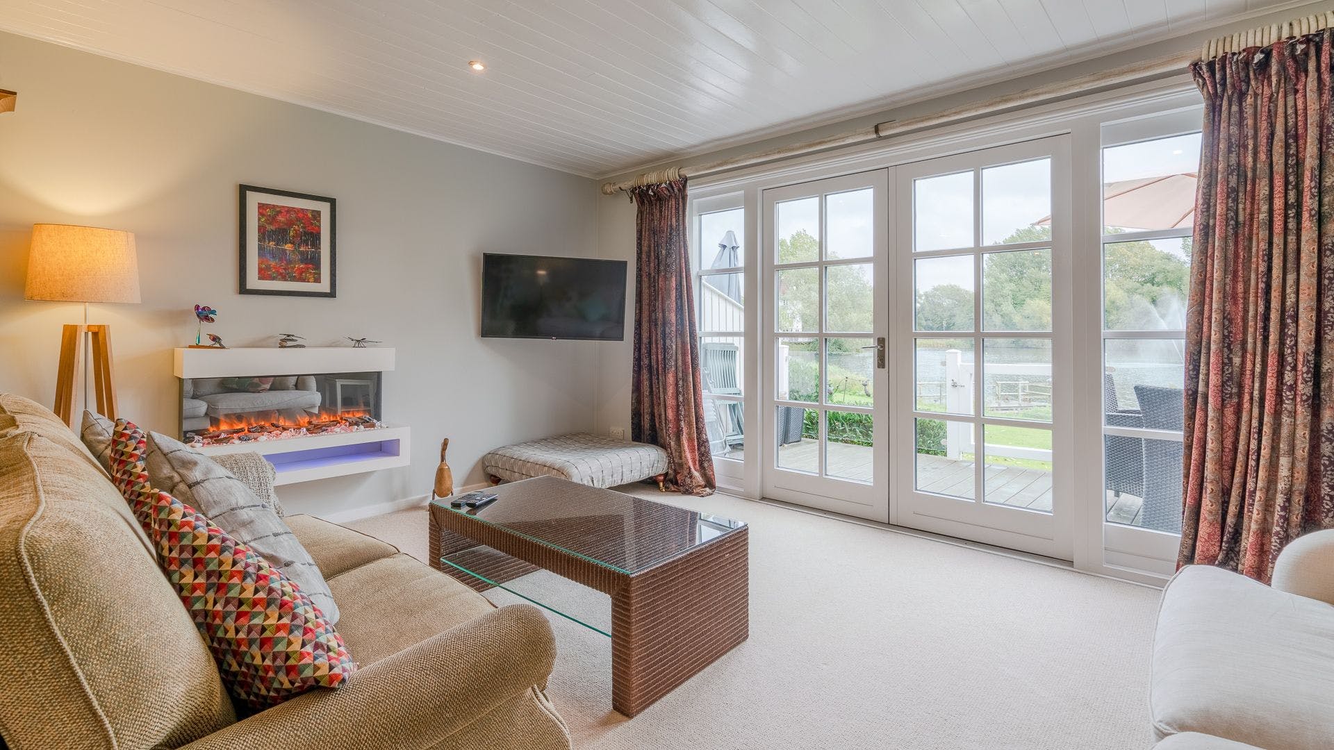 Mayfly Lodge | England, United Kingdom - Venue Report