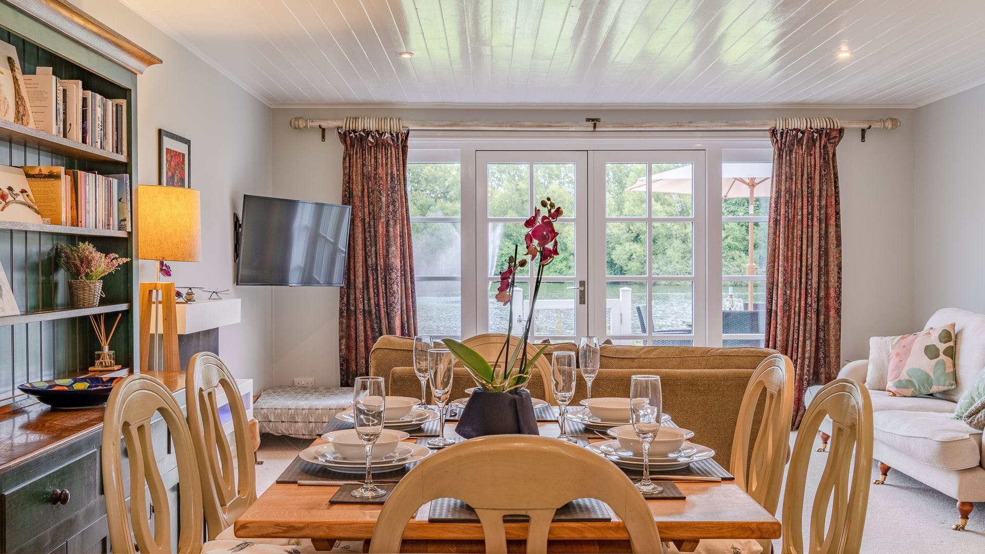 Mayfly Lodge | England, United Kingdom - Venue Report