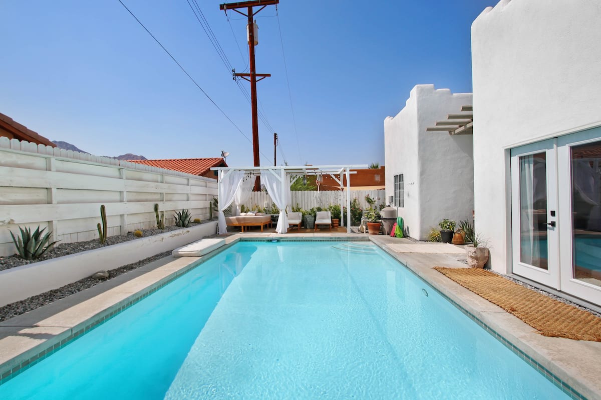 Pool Jewel | La Quinta, California, United States - Venue Report