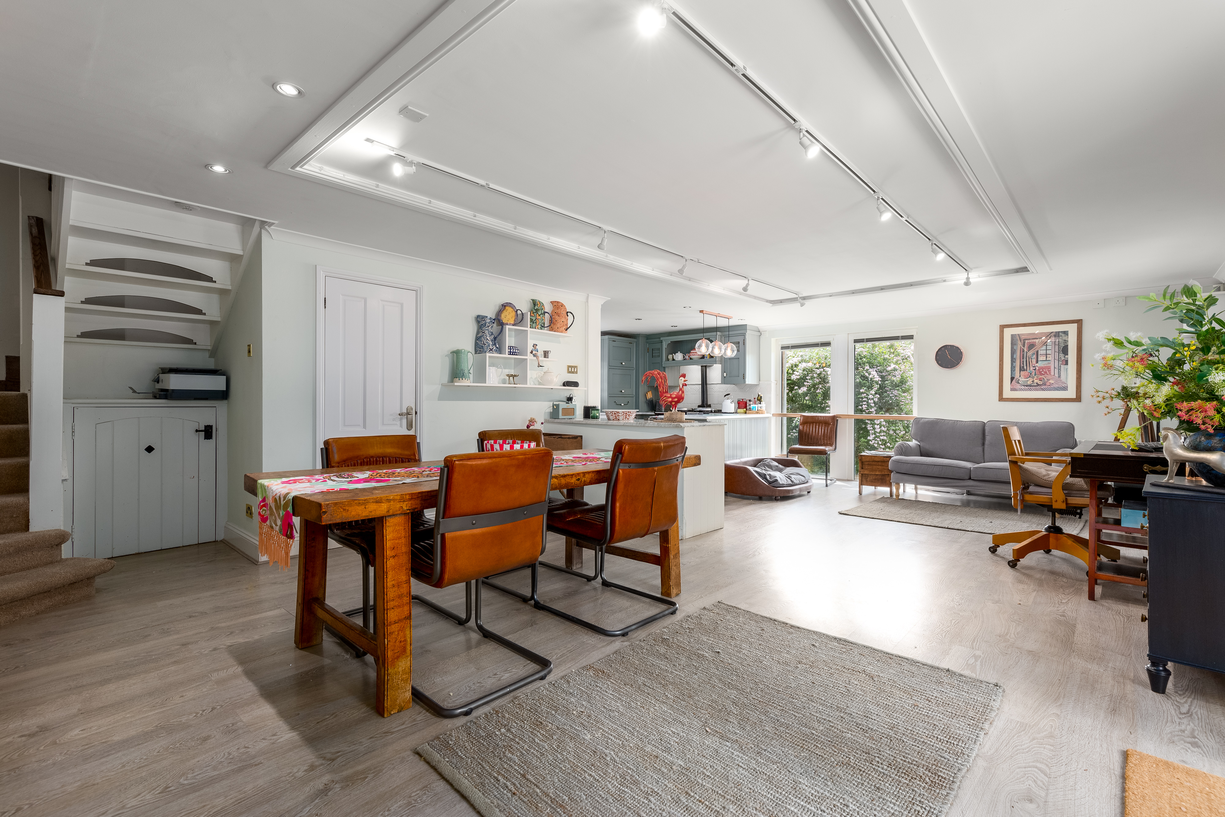 Where the Green Grass Grows | England, United Kingdom - Venue Report