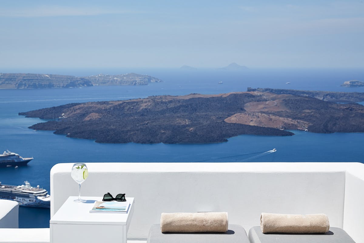 Ouzo & Raki, Santorini, Greece | Plum Guide