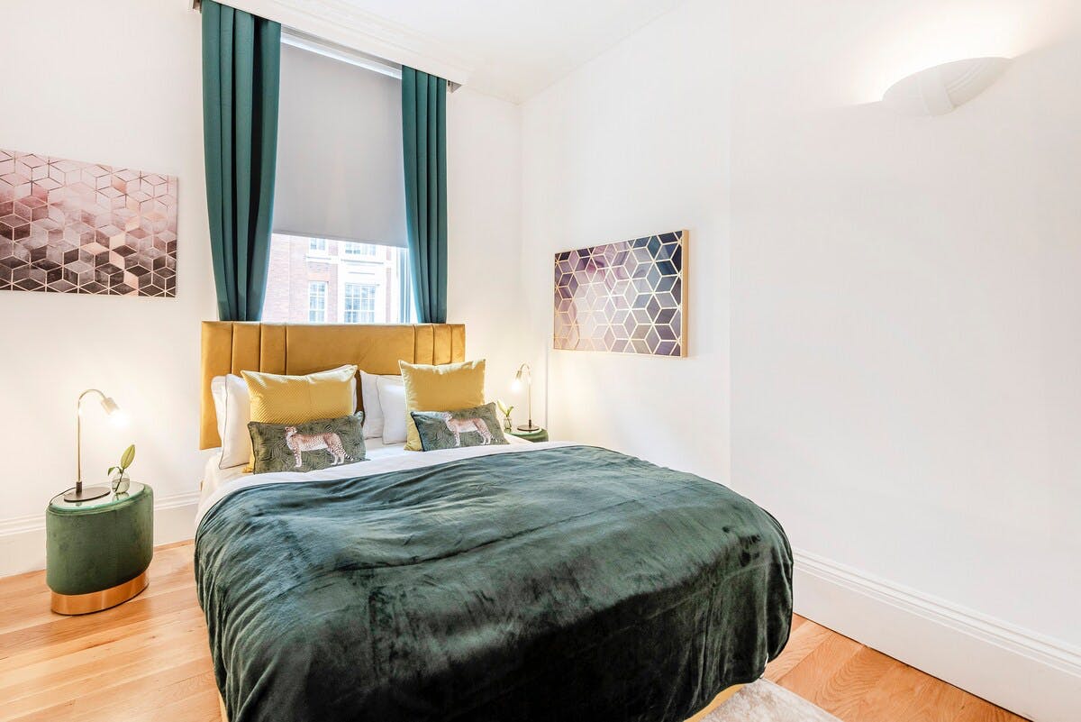 Blushing Gold | London, England, United Kingdom - Venue Report