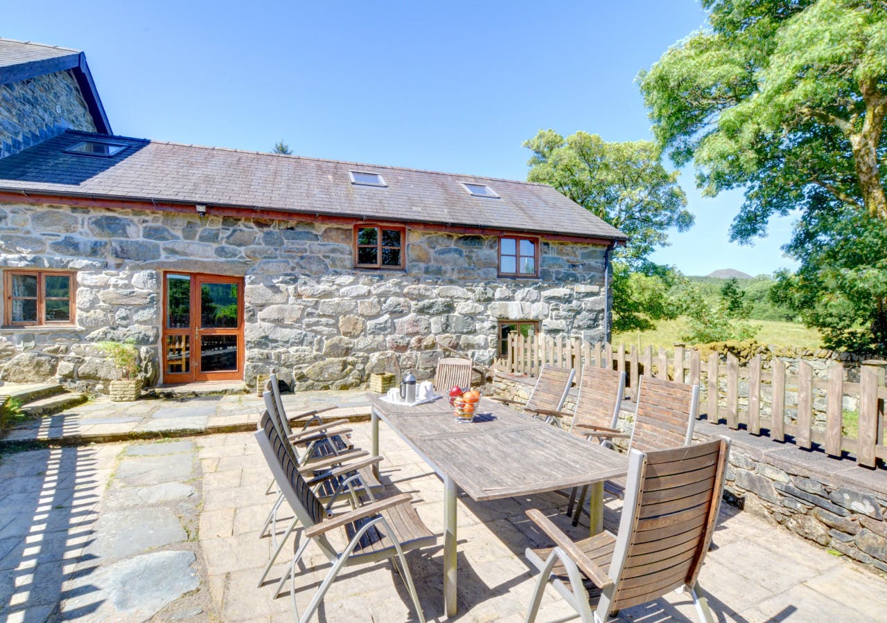 Stone Beams, Dolgellau, Gwynedd | Plum Guide