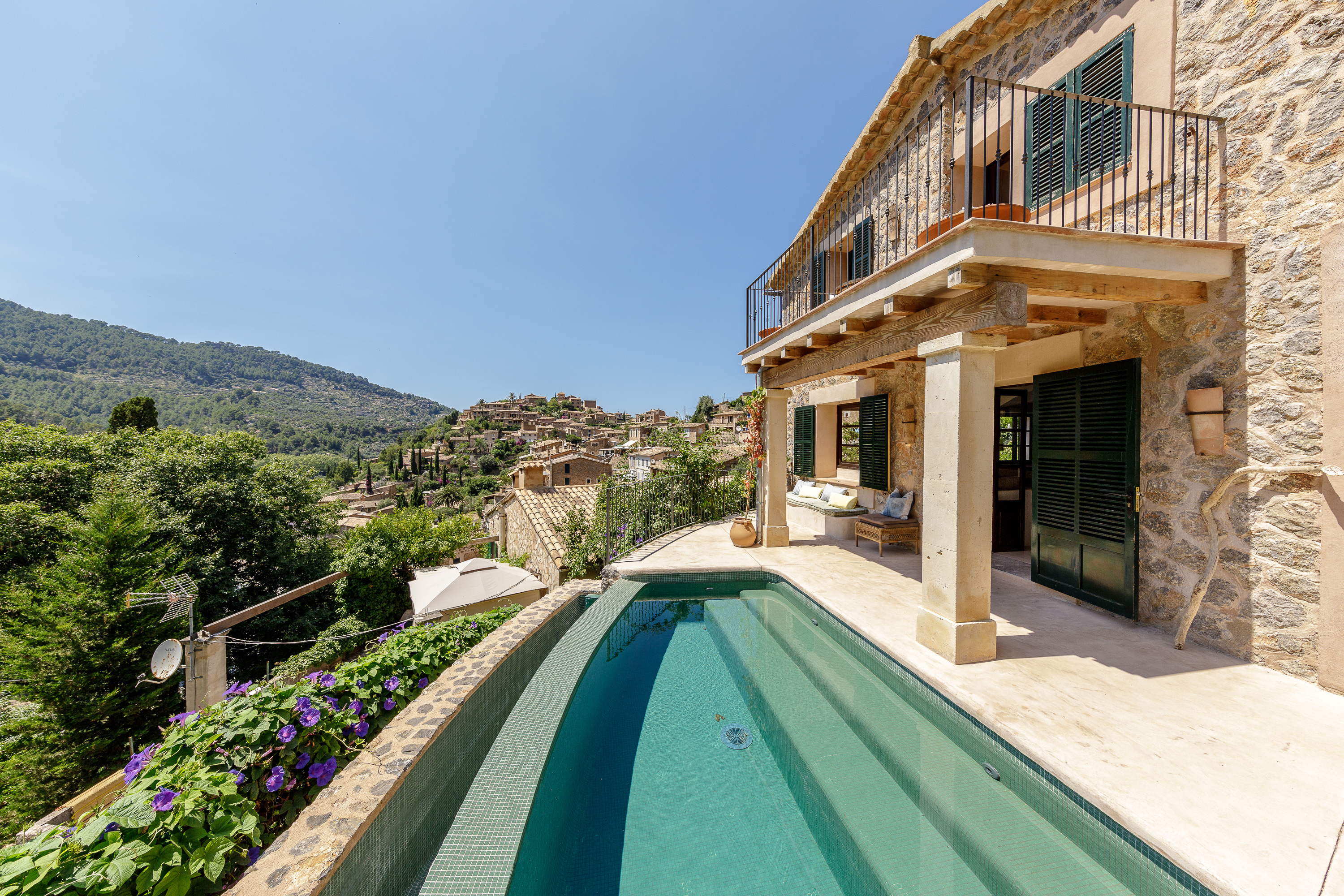 Ambrosia Stone | Balearic Islands, Spain | Venue Report