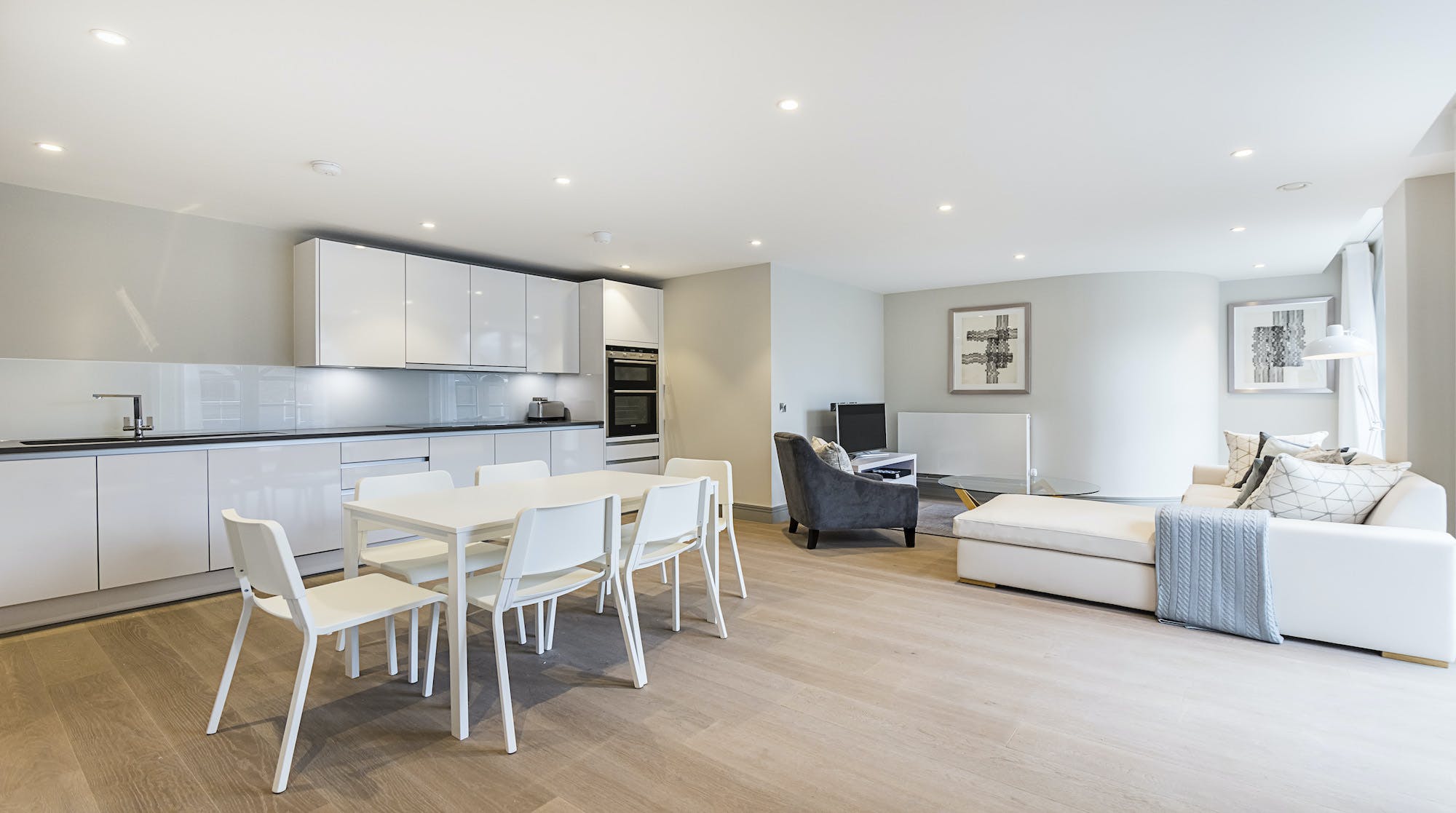 Thames Condo, London, England | Plum Guide