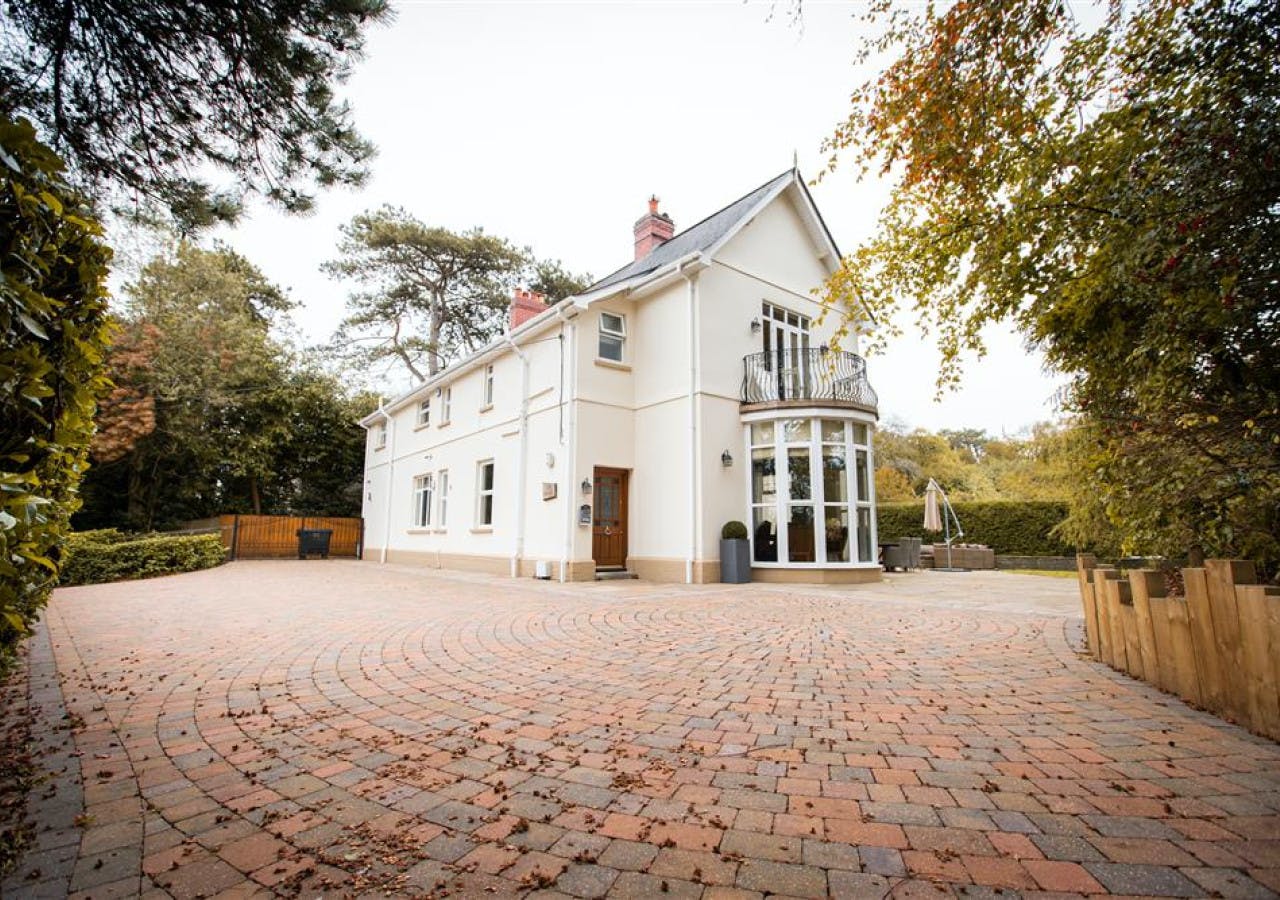 Crescent Manor, Wales, United Kingdom | Plum Guide