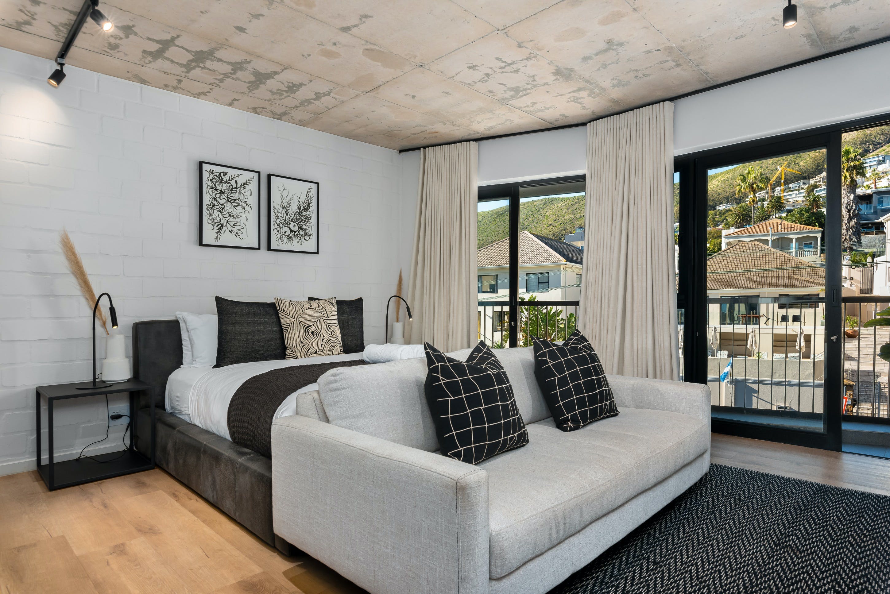 The Sea Point View, Sea Point, Cape Town | Plum Guide