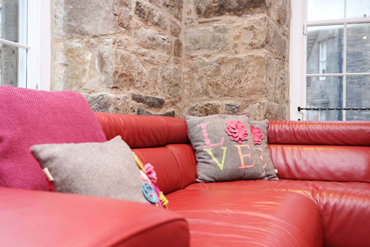 Timorous Beastie, Edinburgh Old Town, Edinburgh | Plum Guide