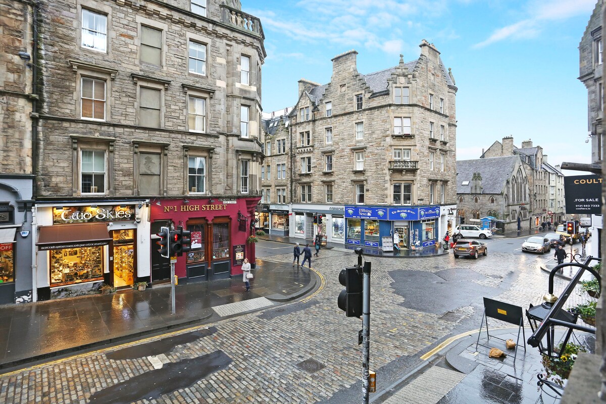 Timorous Beastie, Edinburgh Old Town, Edinburgh | Plum Guide