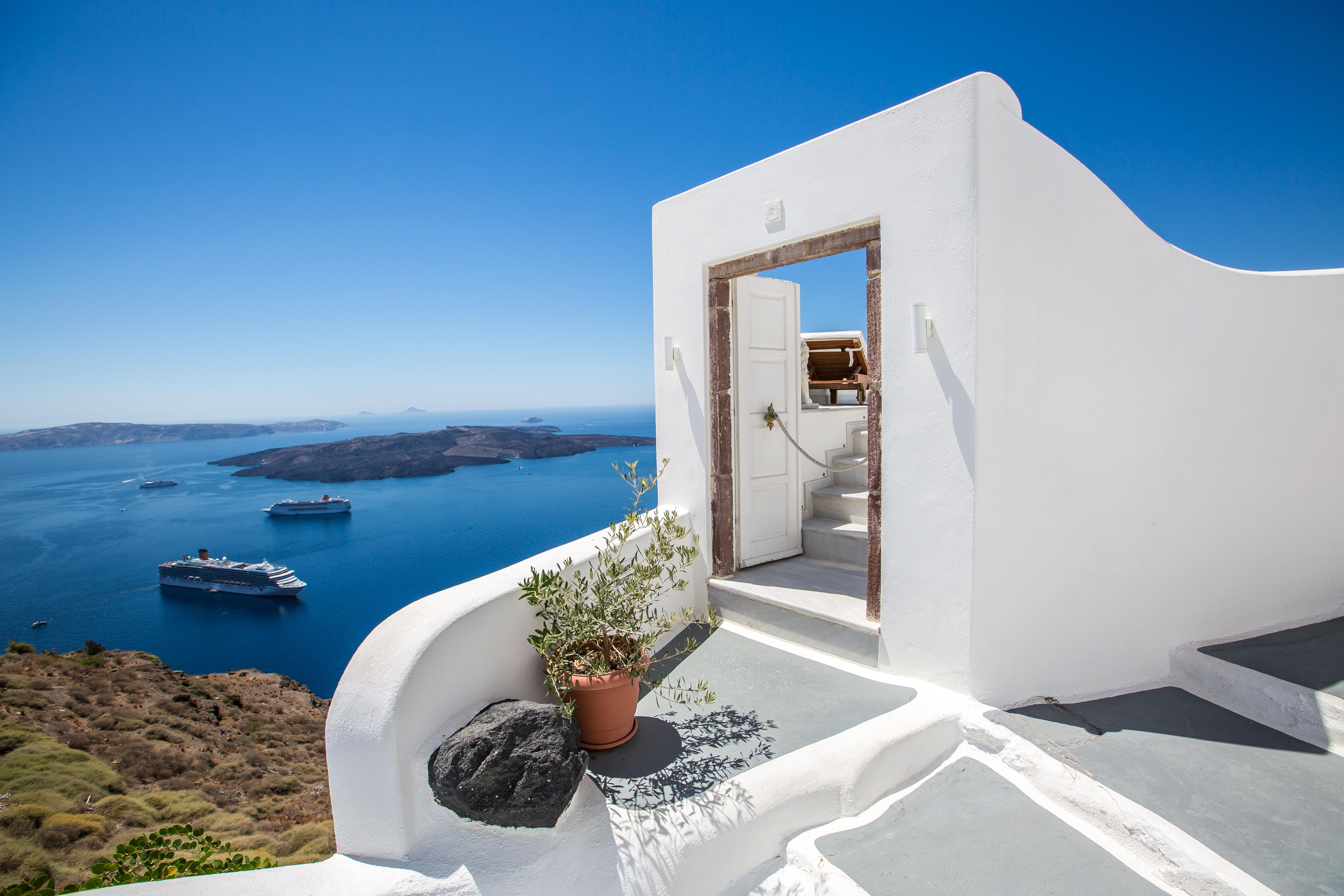 Santorini Seashells | Greece - Venue Report
