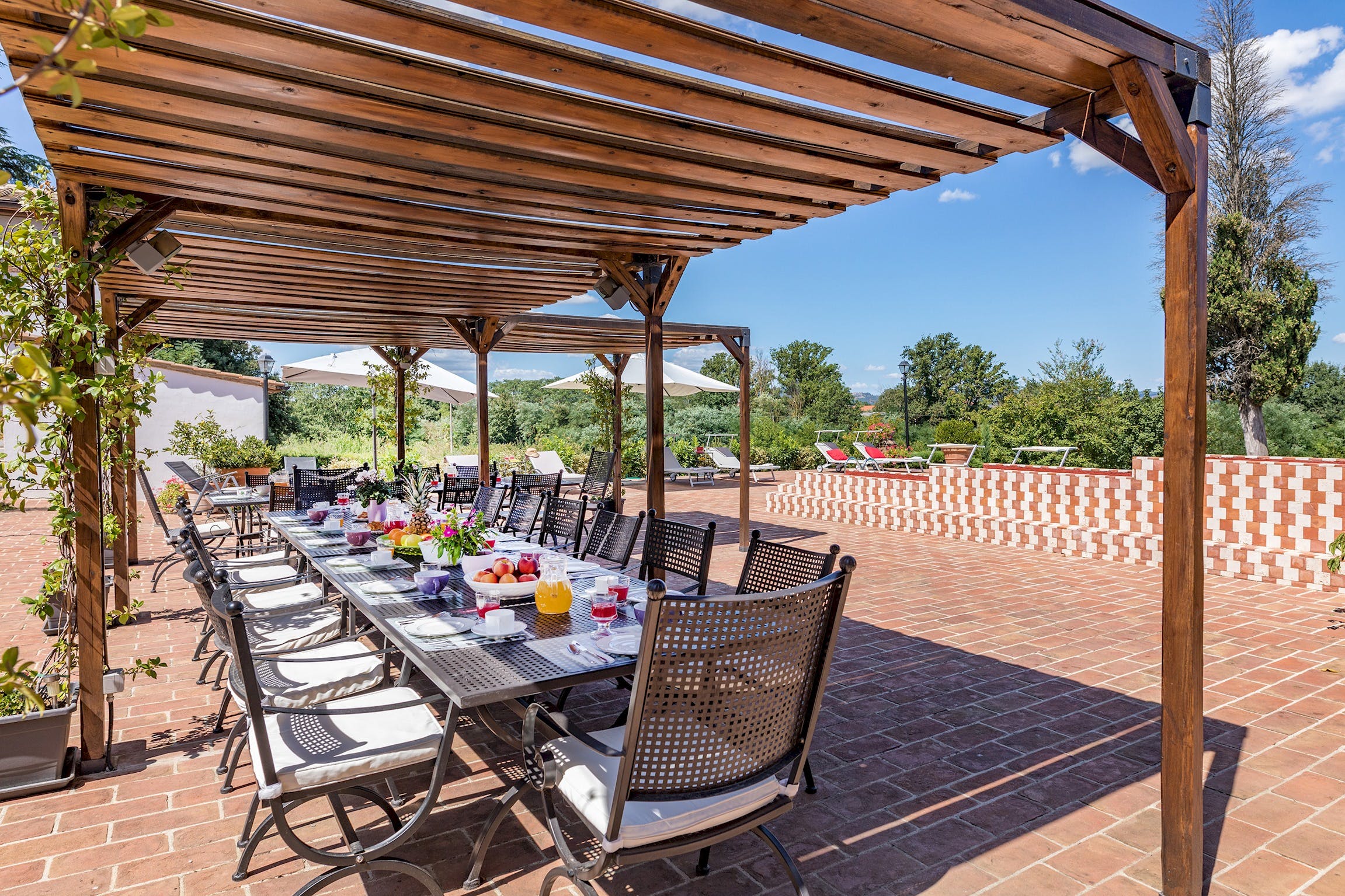 Between The Olive Groves | Italy - Venue Report