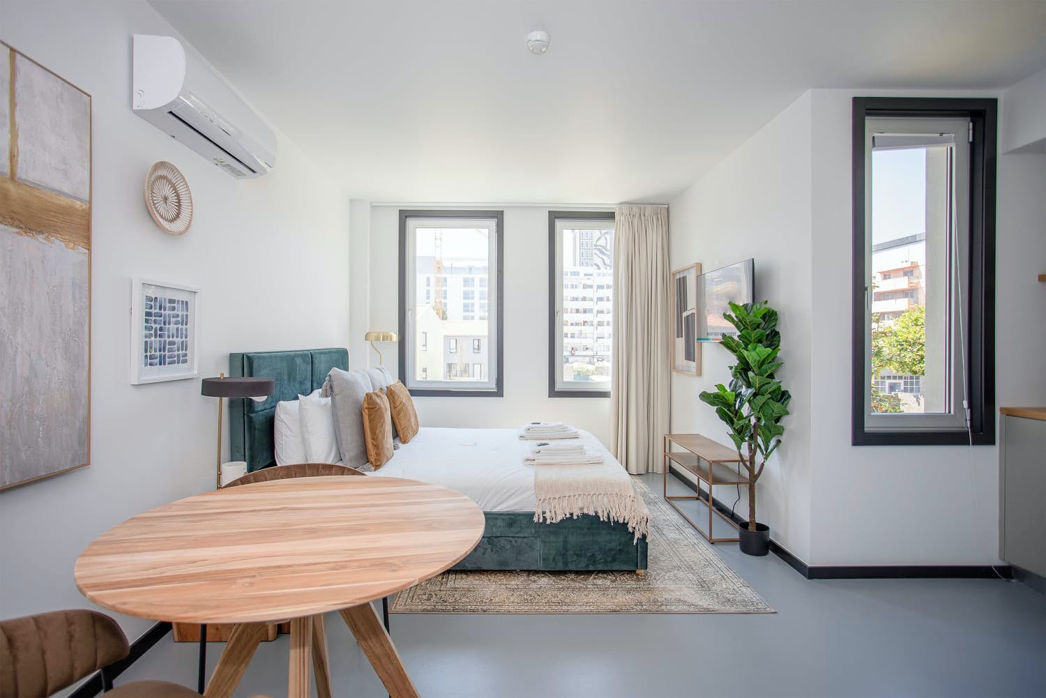 Luz Calma, Porto | Plum Guide