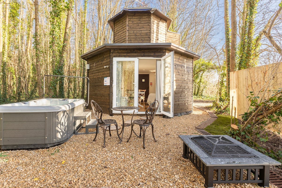 Honey Bee Cottage, Dorset, England | Plum Guide